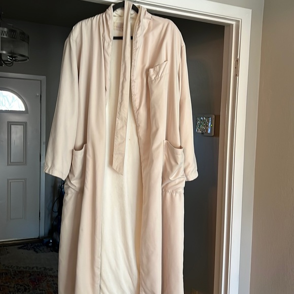 bellagio | Grooming | Bellagio Robe | Poshmark